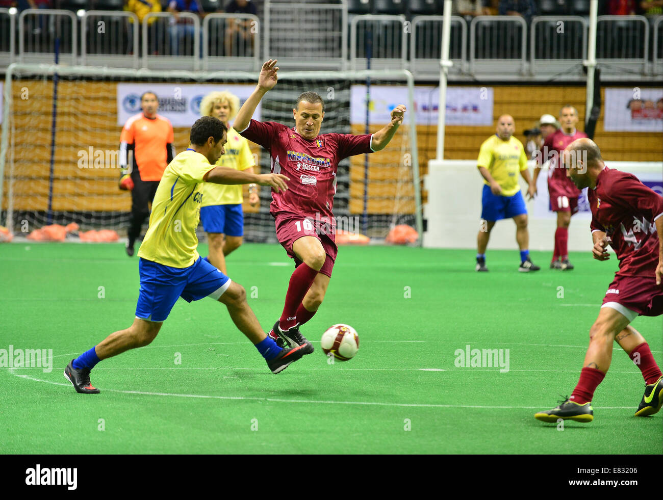 Colombian and Venezuelan soccer legends played at The ShowBol Miami ...