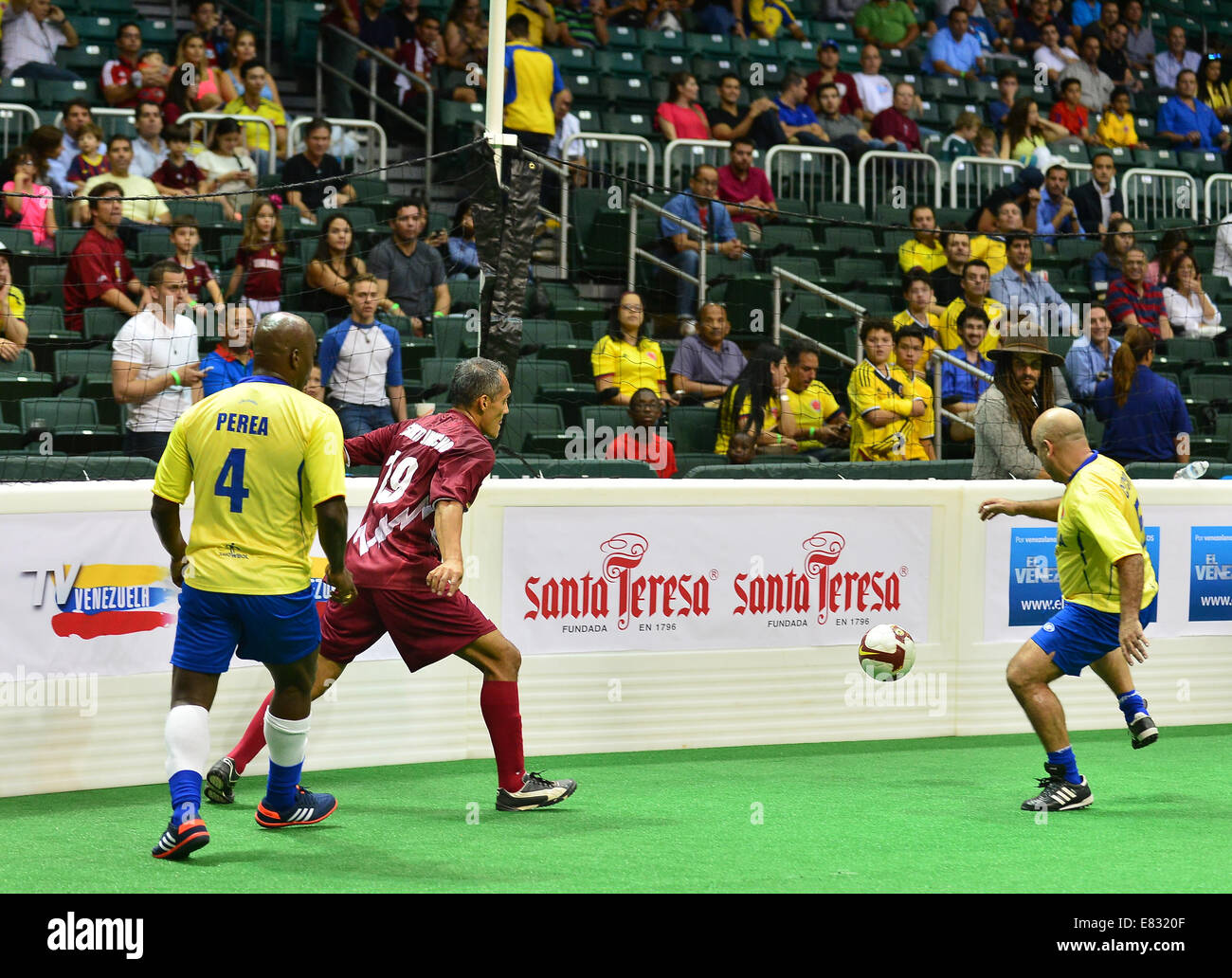 Colombian and Venezuelan soccer legends played at The ShowBol Miami ...