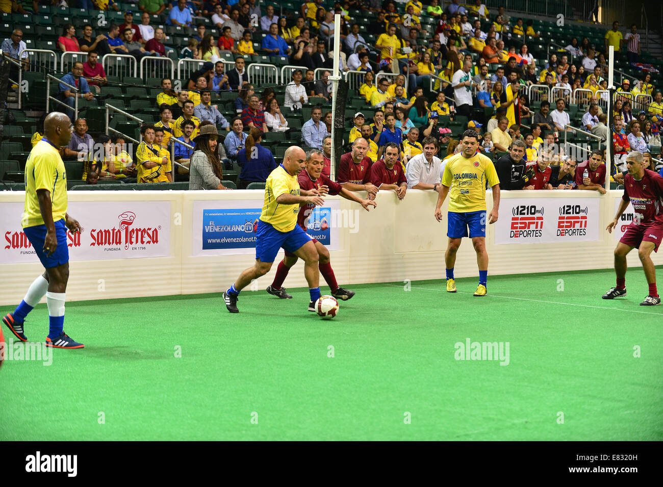 Colombian and Venezuelan soccer legends played at The ShowBol Miami ...