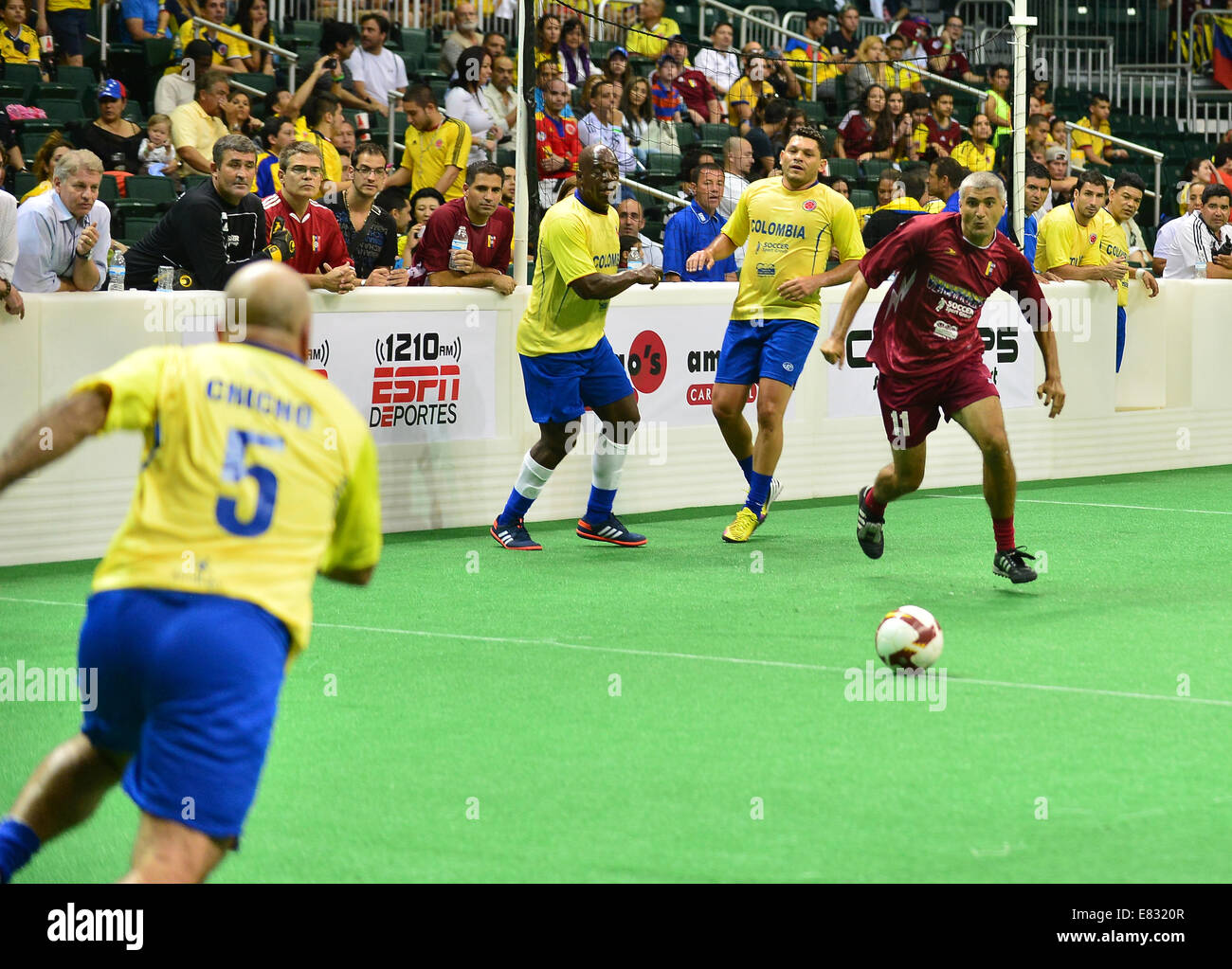 Colombian and Venezuelan soccer legends played at The ShowBol Miami ...