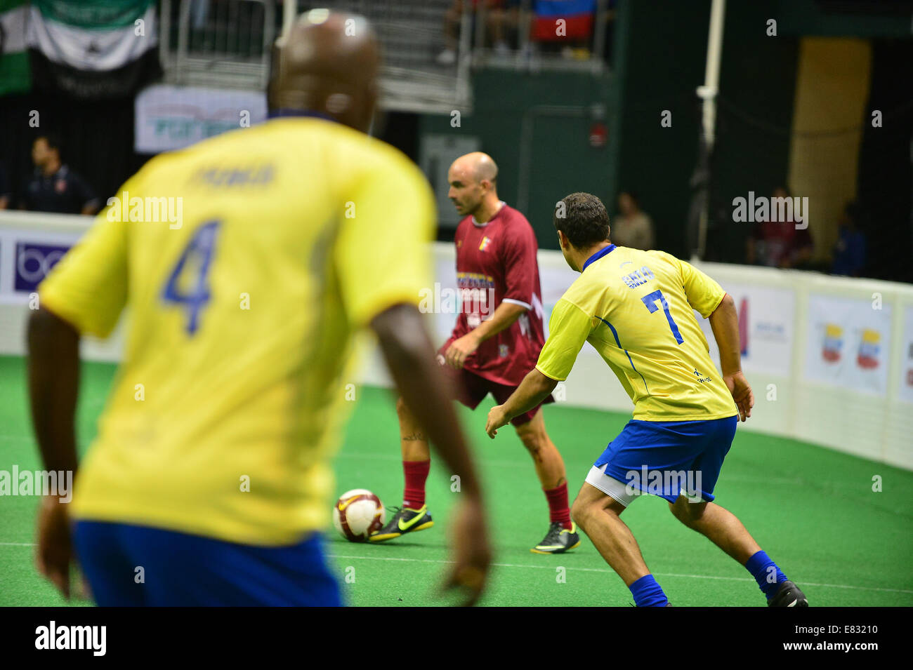 Colombian and Venezuelan soccer legends played at The ShowBol Miami ...