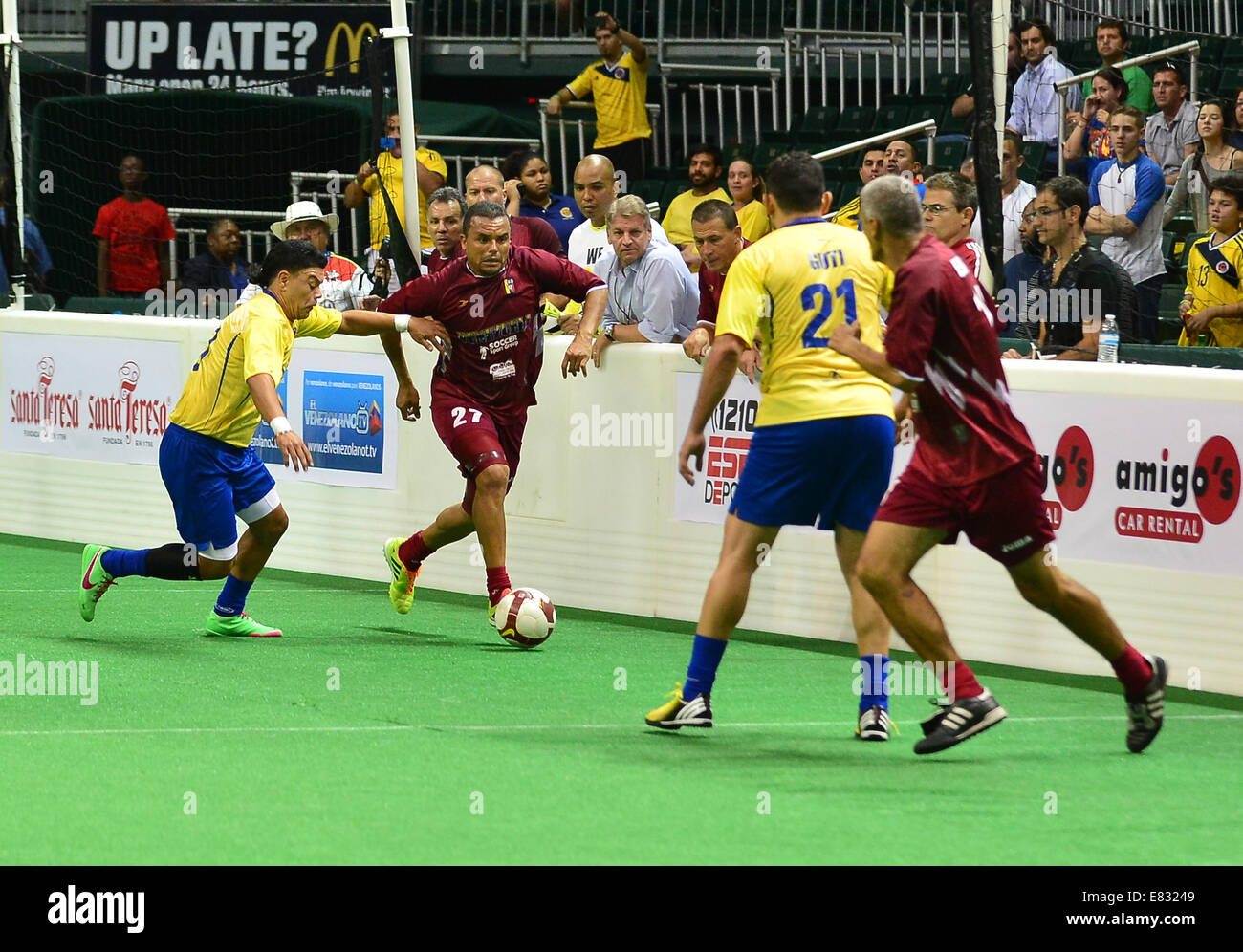 Colombian and Venezuelan soccer legends played at The ShowBol Miami ...