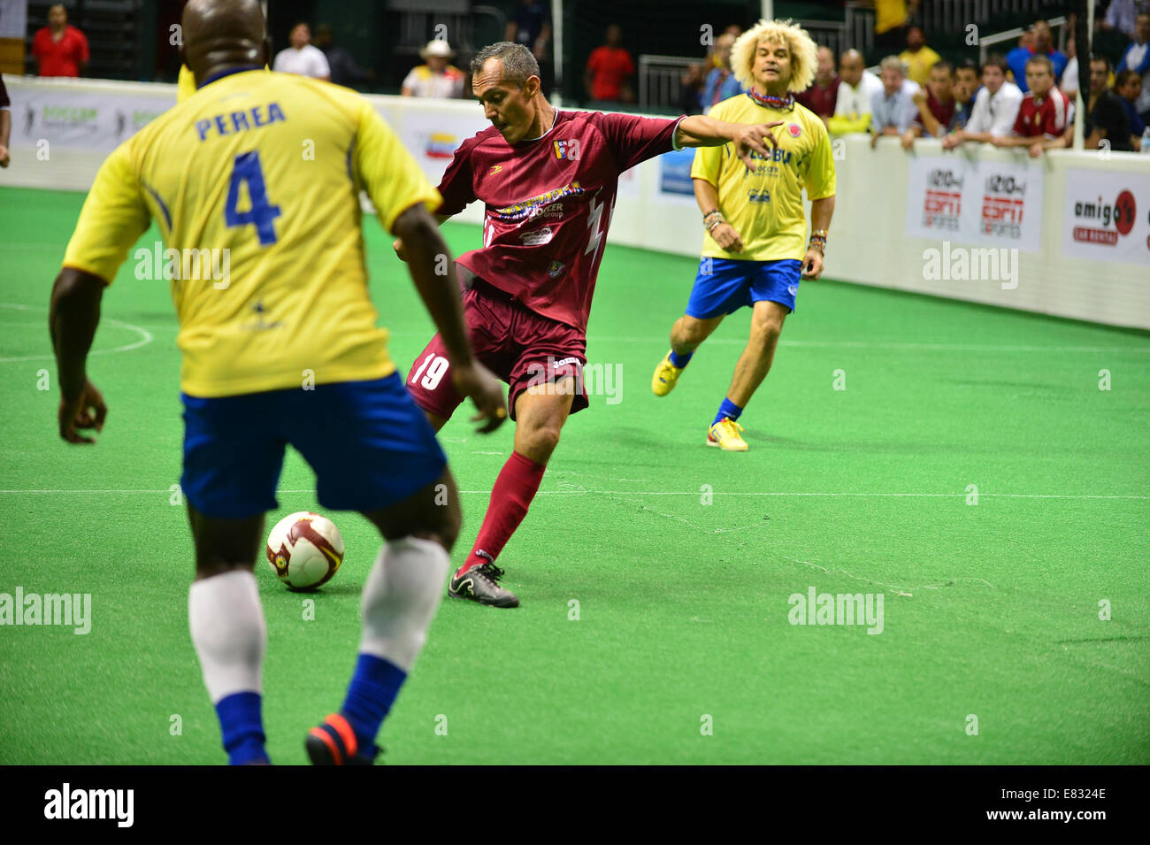Colombian and Venezuelan soccer legends played at The ShowBol Miami ...