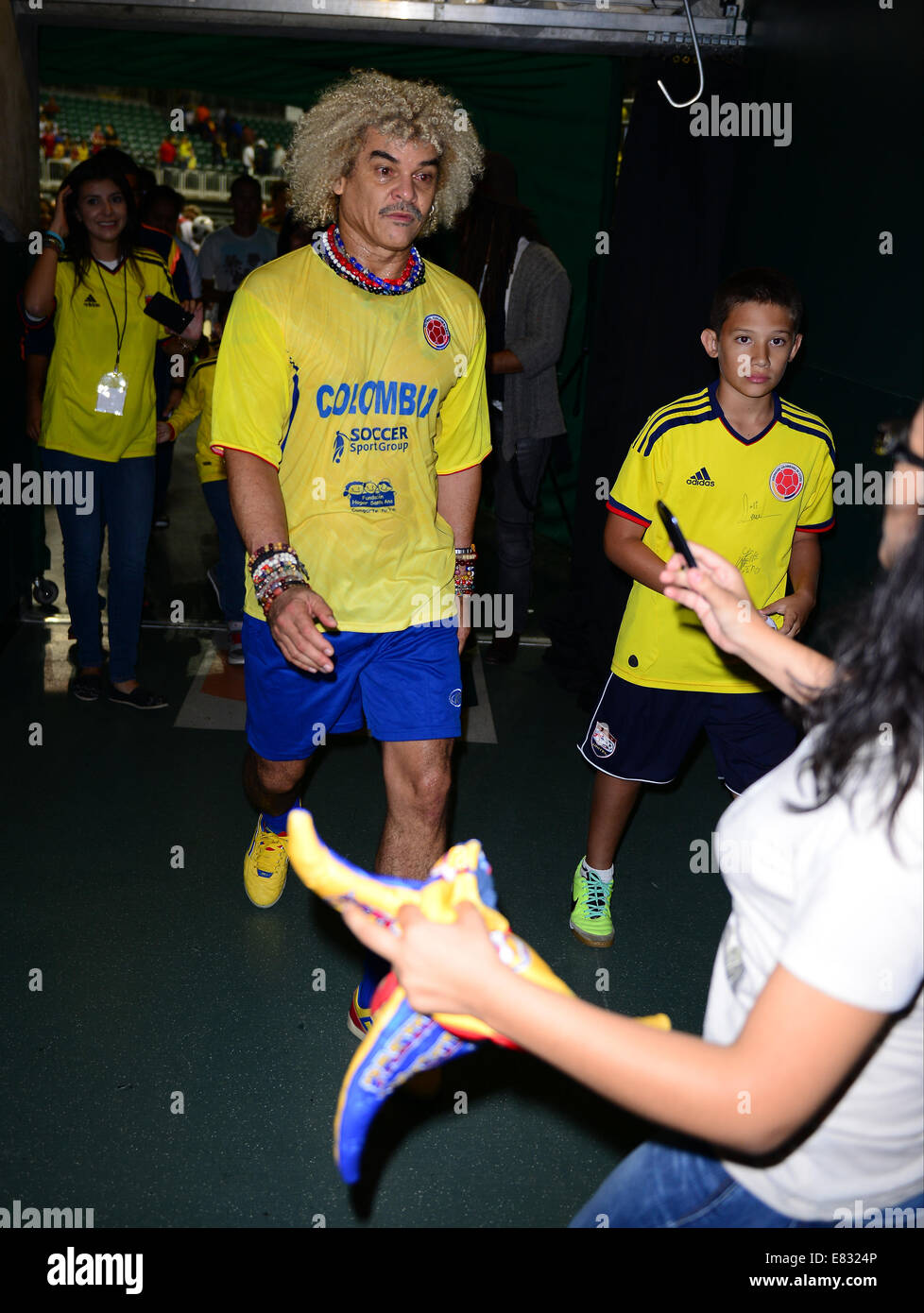 Colombian and Venezuelan soccer legends played at The ShowBol Miami ...