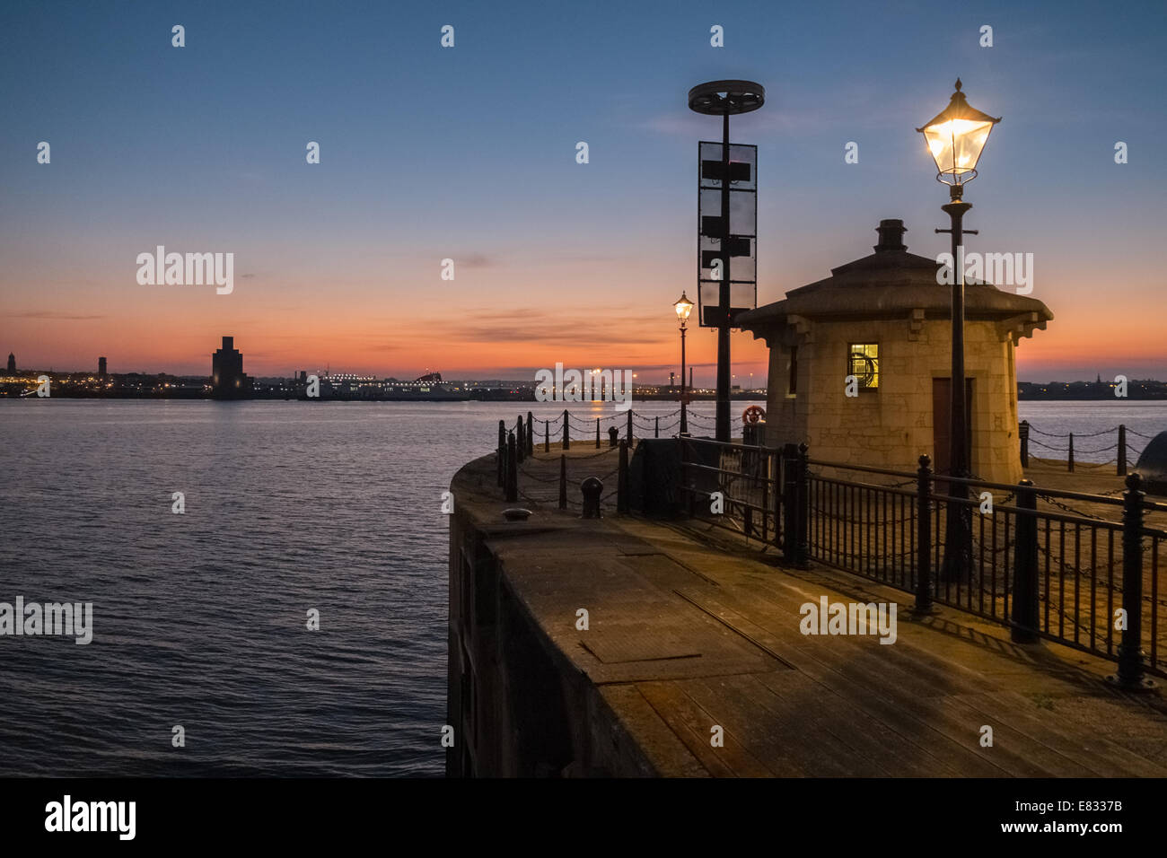 Sunset, Albert Dock, Liverpool, Merseyside, UK Stock Photo - Alamy