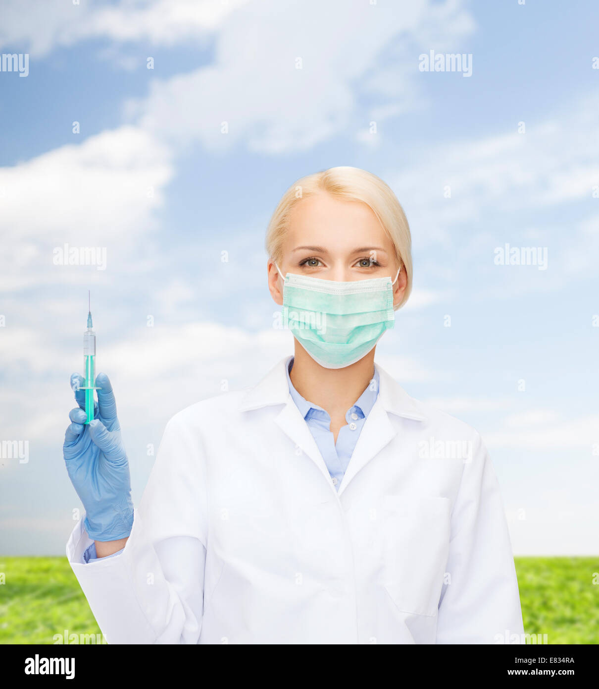 doctor in mask holding syringe with injection Stock Photo - Alamy