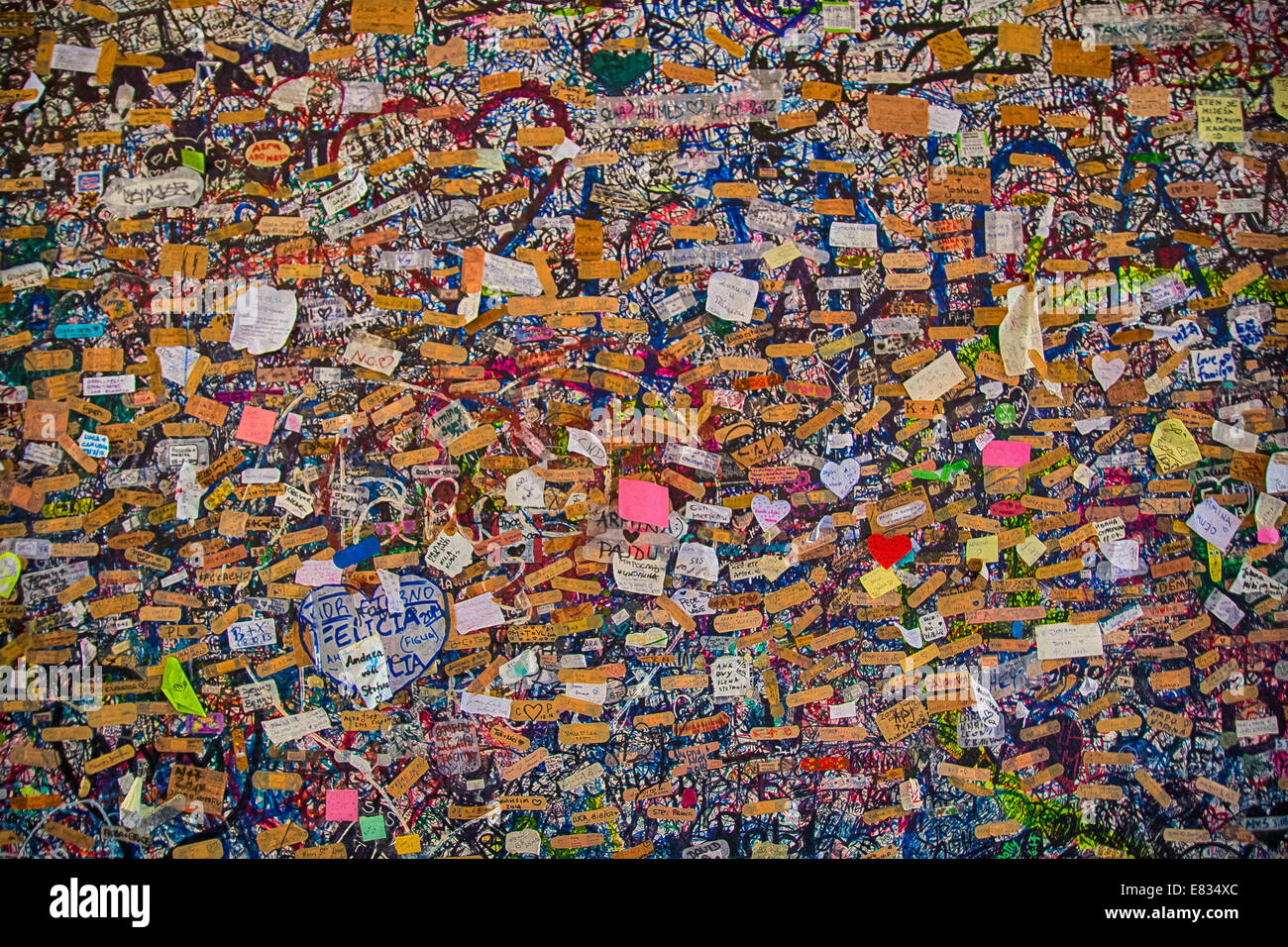 messages of love wall Stock Photo - Alamy