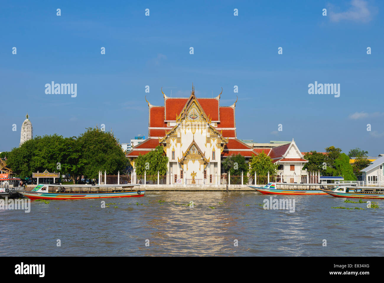 Riverbank temple hi-res stock photography and images - Alamy