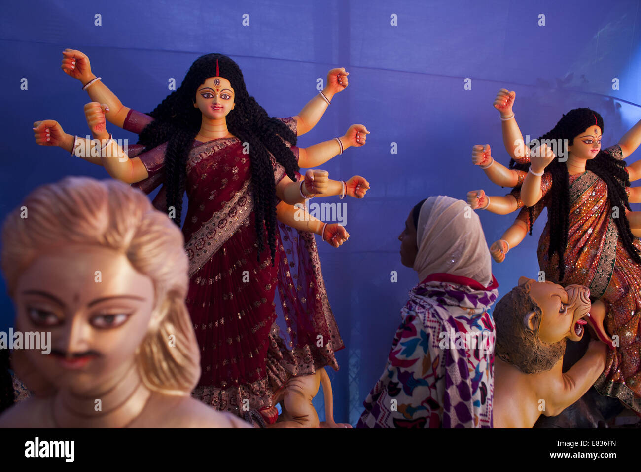 Dhaka, Bangladesh. 29th Sep, 2014. A muslim women visiting Goddess ...