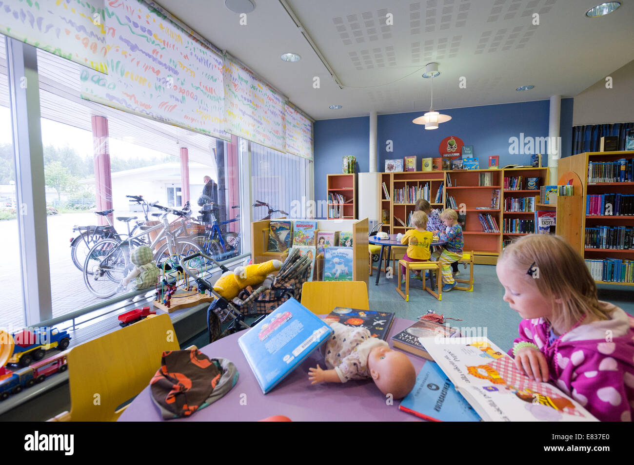 Children library hi-res stock photography and images - Alamy