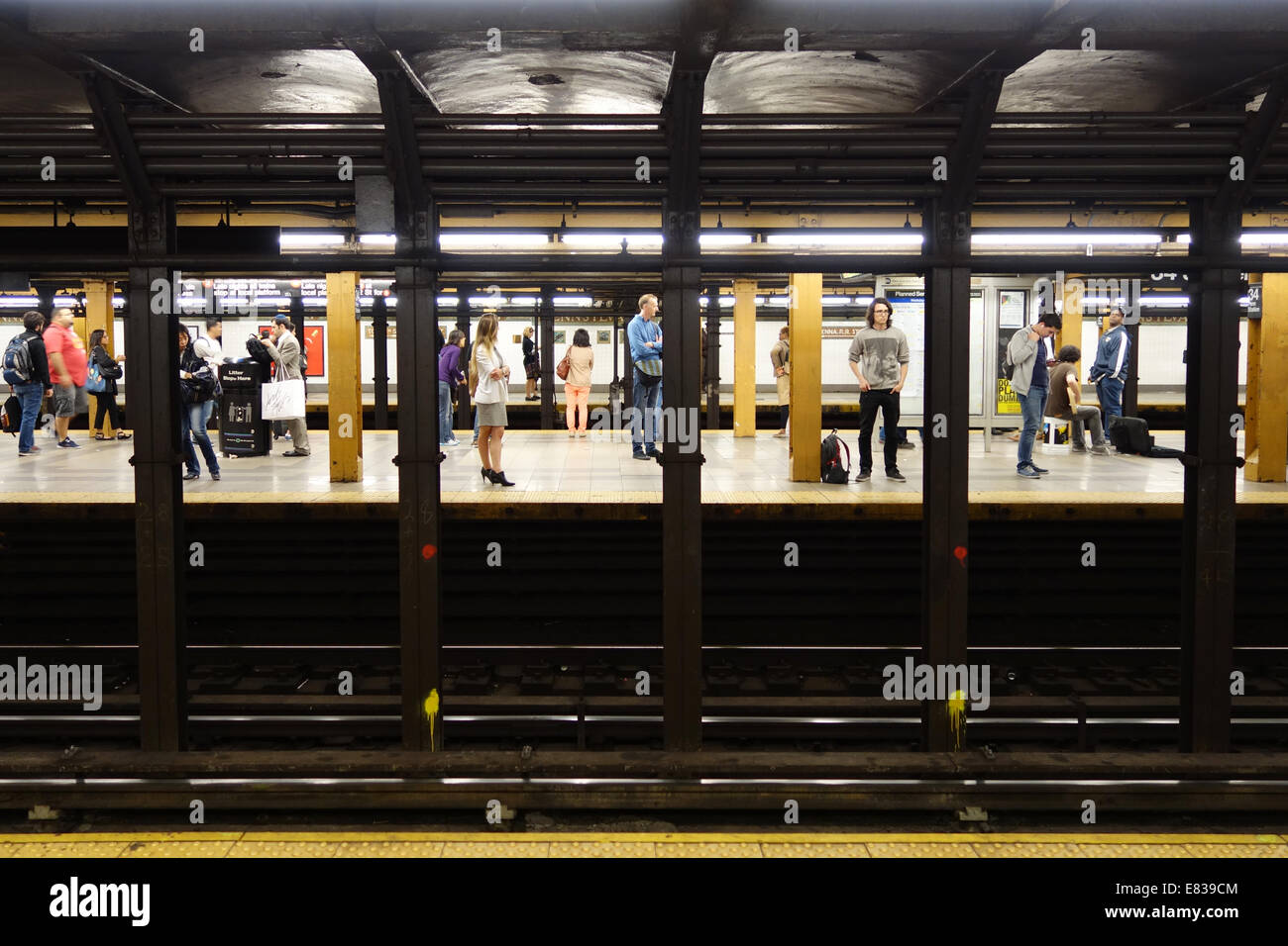 People waiting for a train on a subway platform in New York City Stock ...