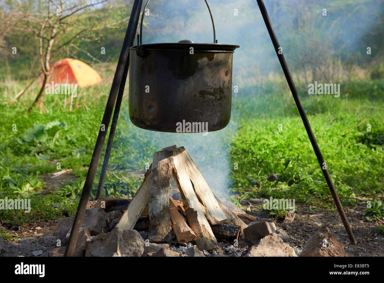 Pot boiling on fire. Fireplace in the forest Stock Photo - Alamy