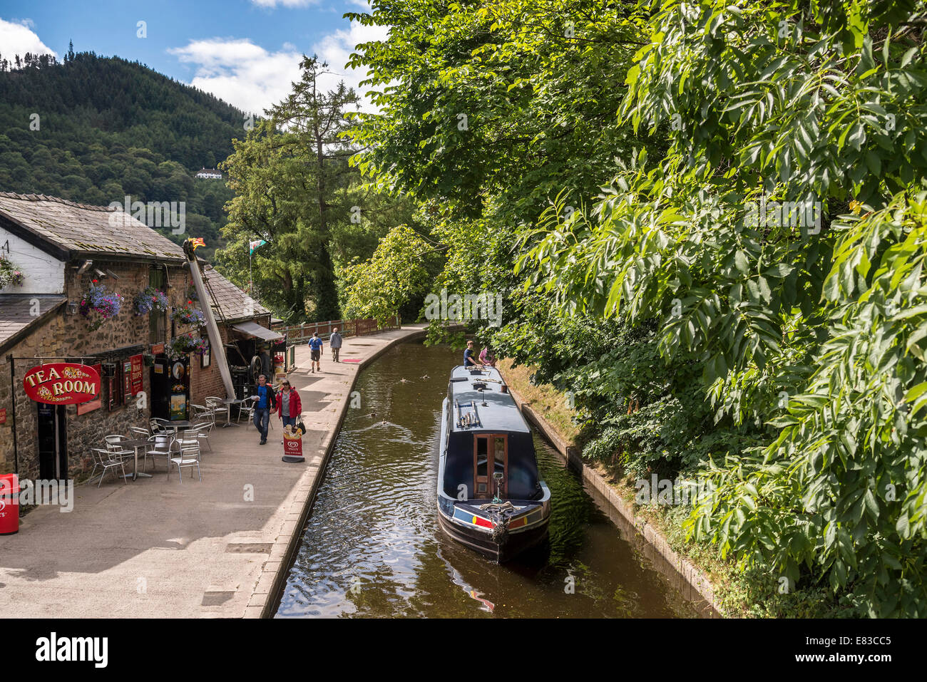 Llangollen canal hi-res stock photography and images - Alamy