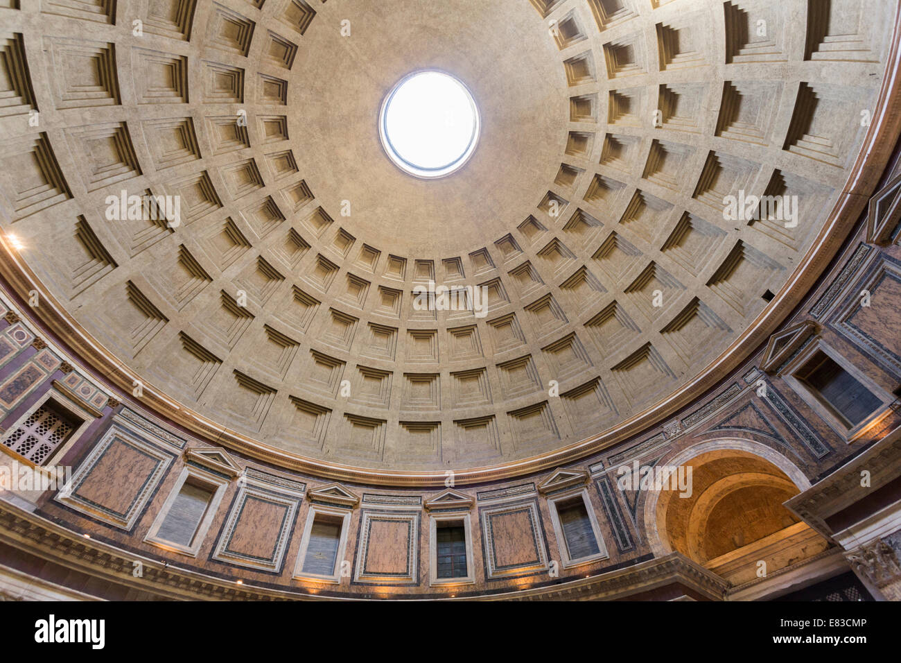 Italy rome pantheon dome skylight hi-res stock photography and images ...