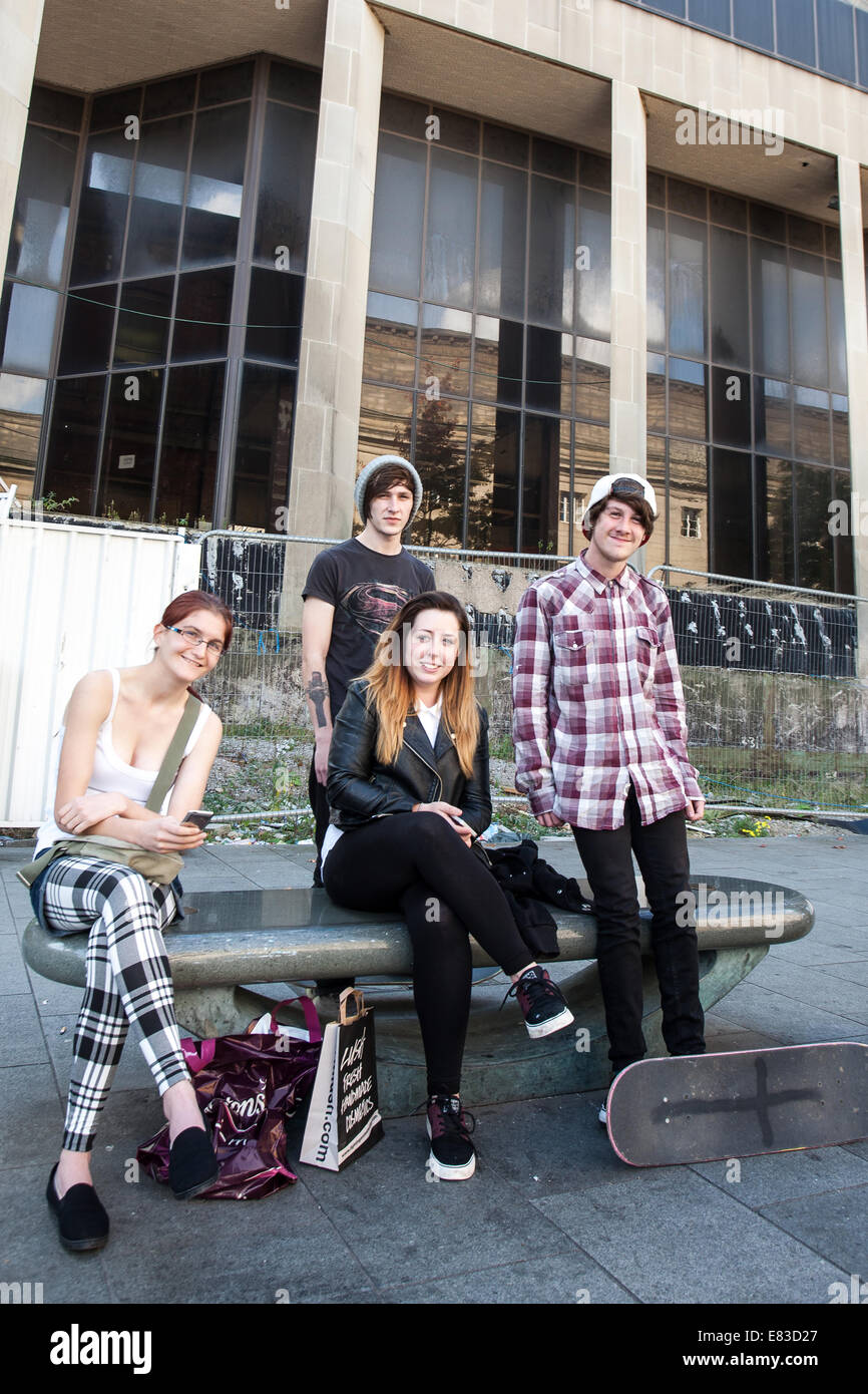 Young teenagers group hi-res stock photography and images - Alamy