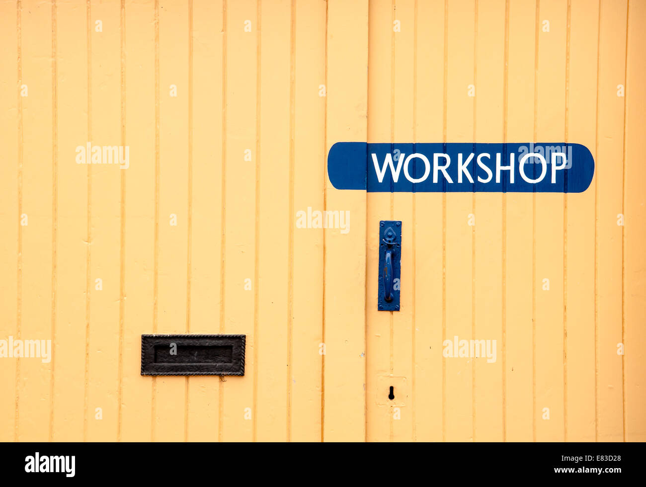 Workshop doors hi-res stock photography and images - Alamy
