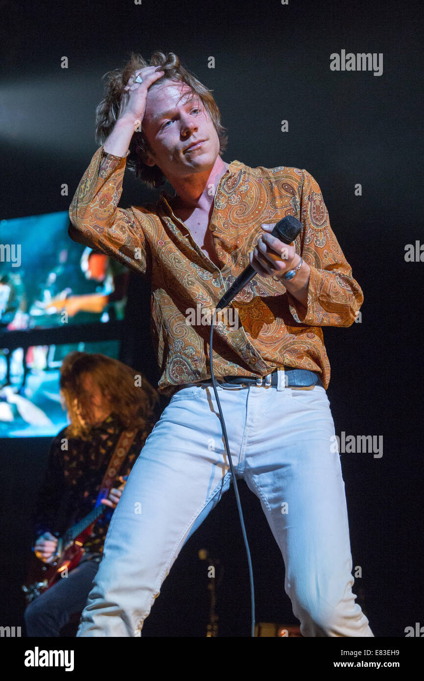 Singer matt shultz cage elephant hi-res stock photography and images ...