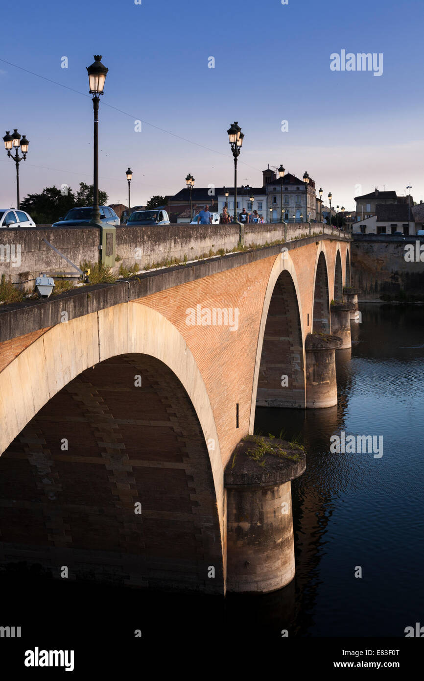 Bergerac bridge hi-res stock photography and images - Alamy