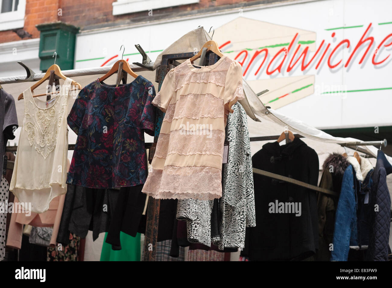 Clothes market stall hi-res stock photography and images - Alamy