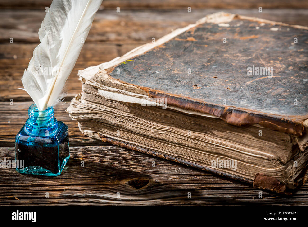 Vintage classroom feather pen hi-res stock photography and images - Alamy