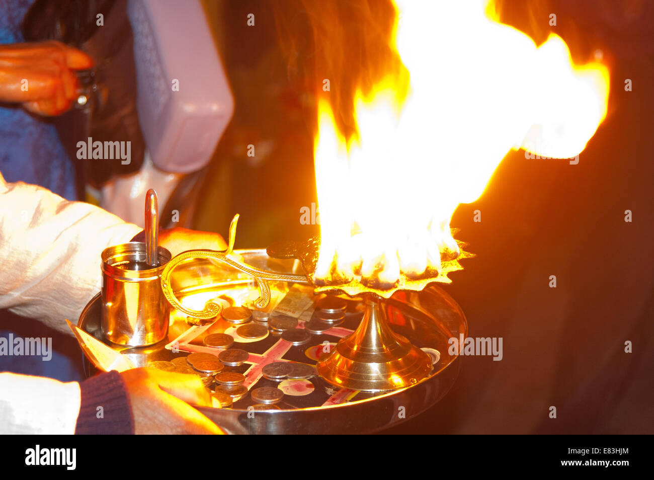 Yajna hi-res stock photography and images - Alamy
