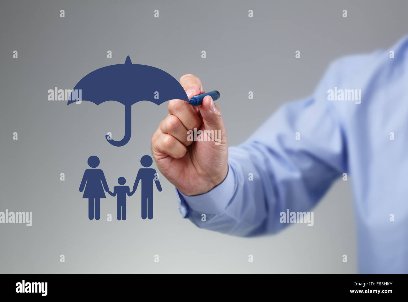 Family holding hands drawing hi-res stock photography and images - Alamy