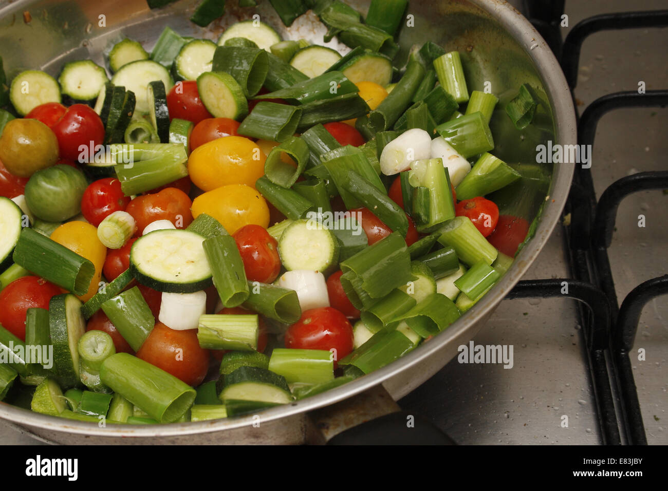 Frying veg hi-res stock photography and images - Alamy