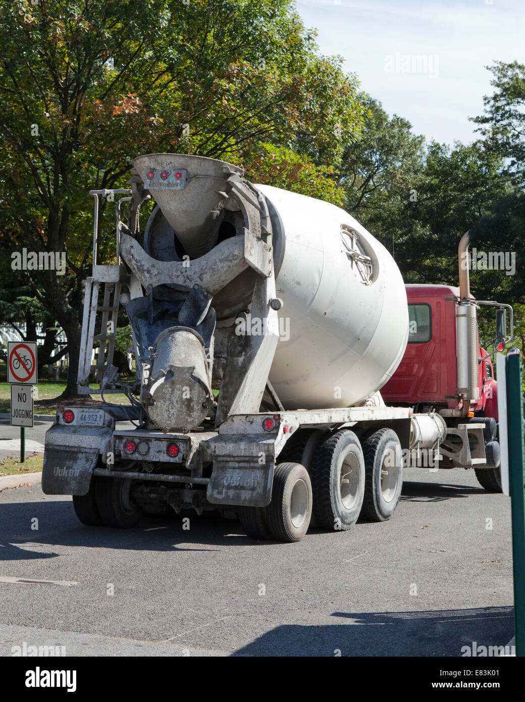 Rear-discharge concrete transport truck - USA Stock Photo - Alamy