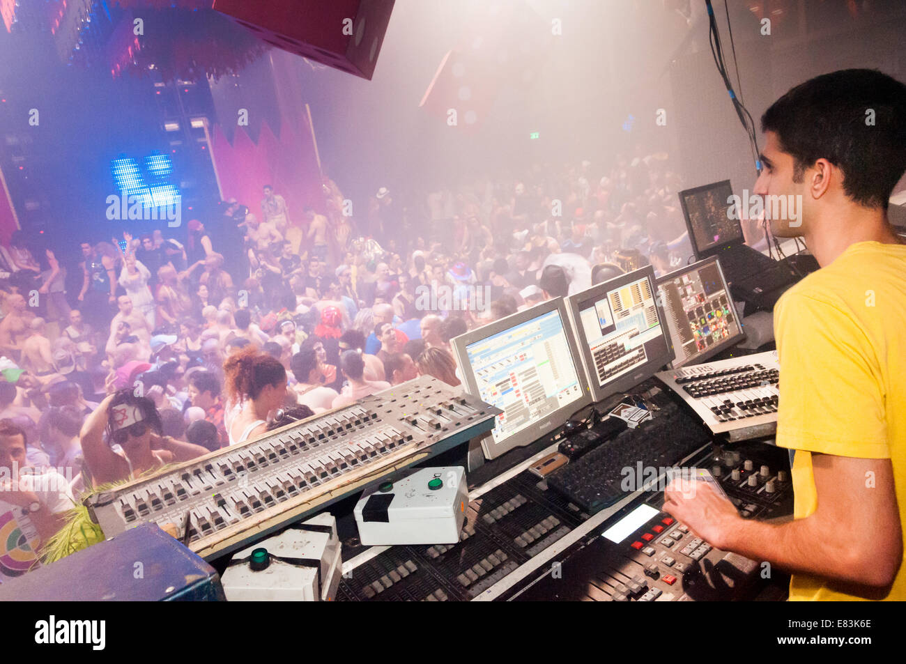 Dj booth hi-res stock photography and images - Alamy