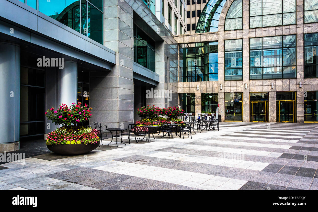 Courtyard in downtown Charlotte, North Carolina Stock Photo - Alamy