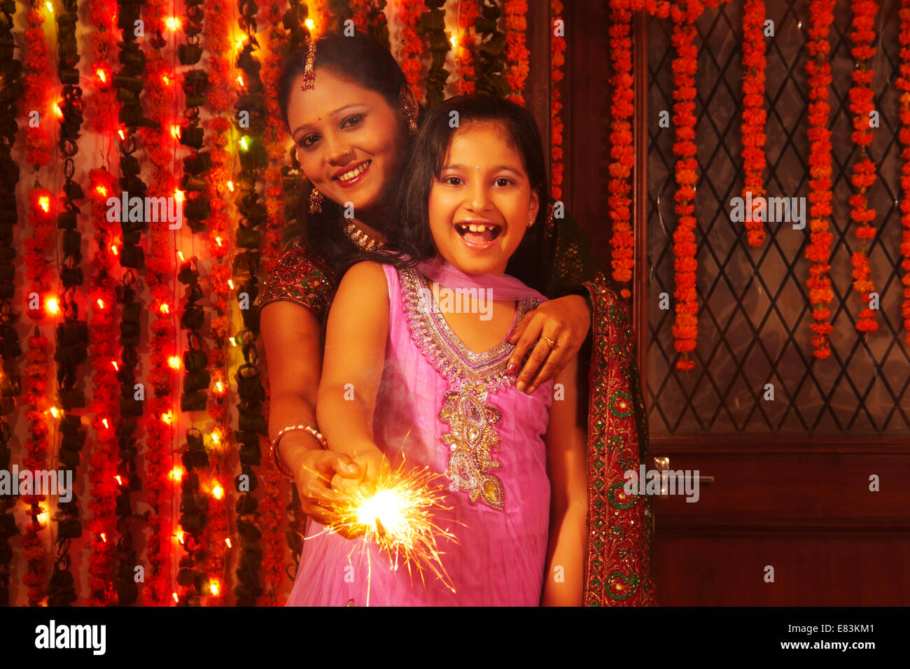Traditional dress and diwali and family hi-res stock photography and ...