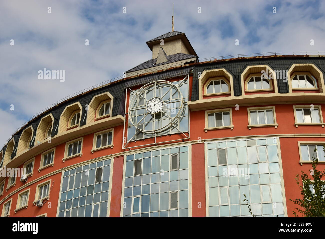 Curved brick building hi-res stock photography and images - Alamy