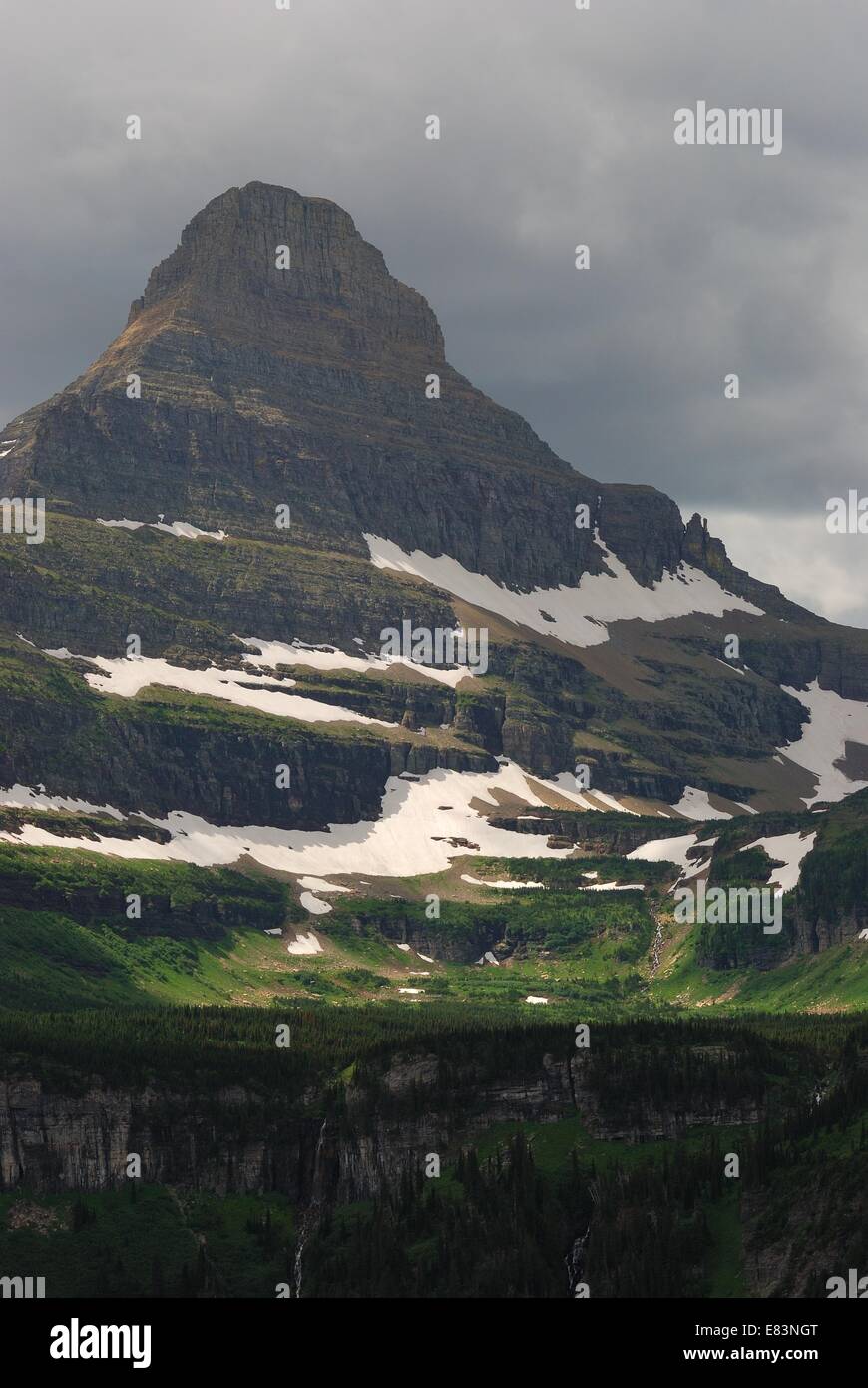 Mountain scenery and glacial views along the Going to the Sun road in ...