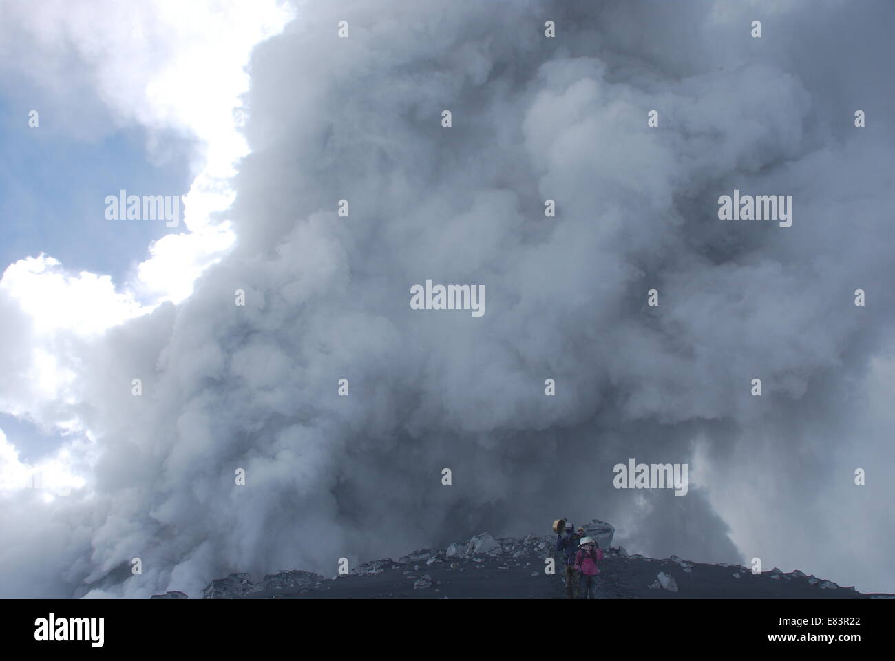 EXCLUSIVE CONTENT: Mount Ontake, September 27, 2014 - Eyewitness images ...
