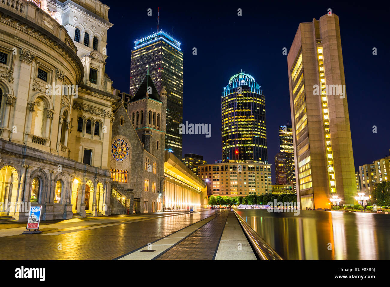 Reflecting pool with skyscrapers hi-res stock photography and images ...
