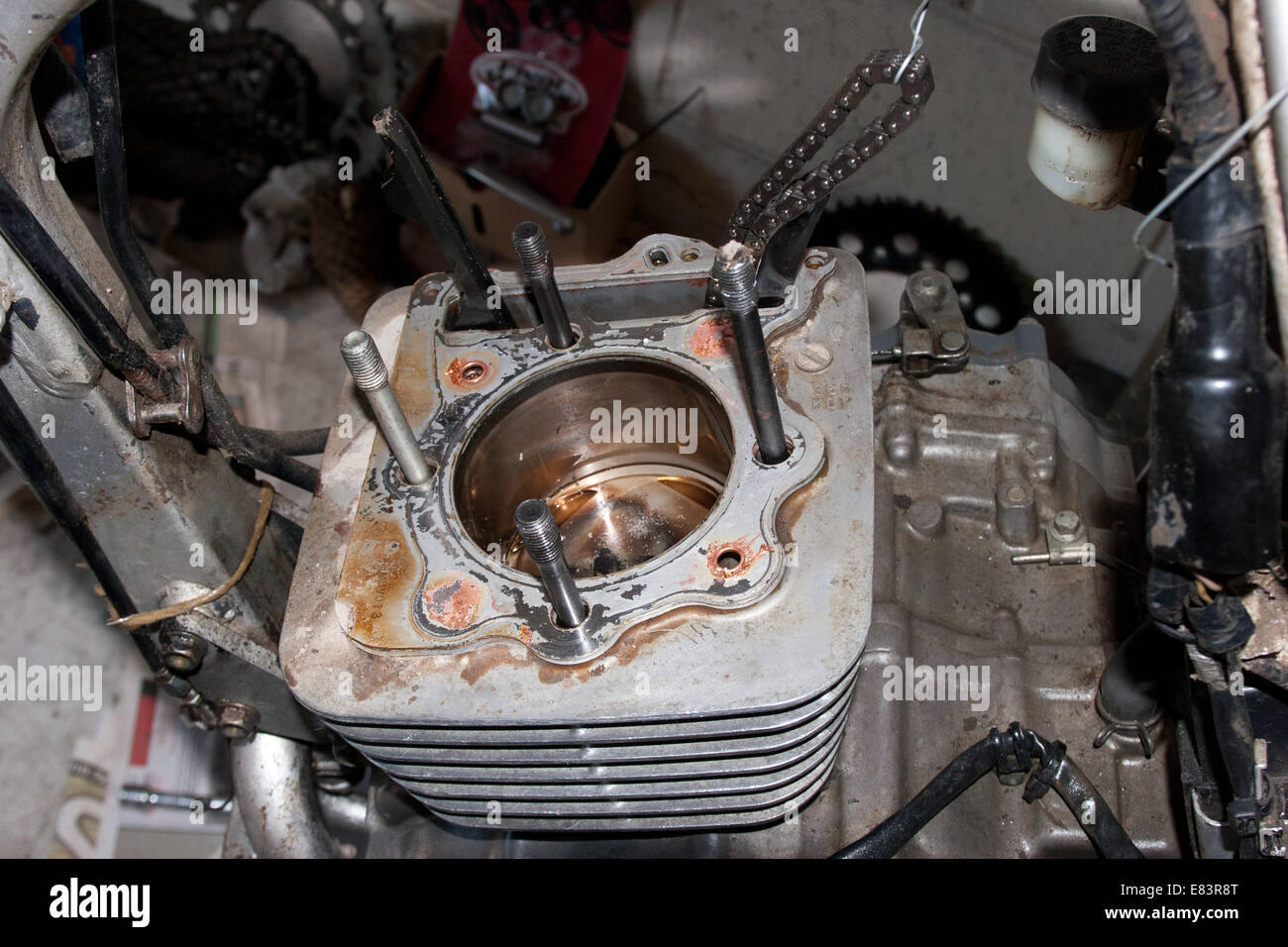 Single cylinder four stroke engine hi-res stock photography and images ...