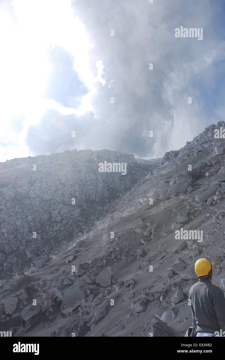 EXCLUSIVE CONTENT: Mount Ontake, September 27, 2014 - Eyewitness images ...