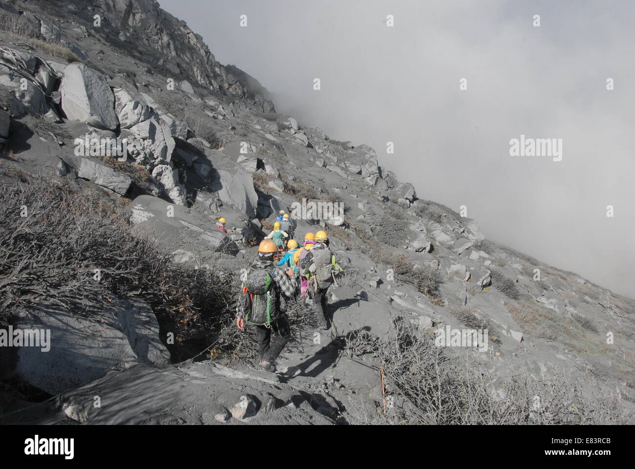 EXCLUSIVE CONTENT: Mount Ontake, September 27, 2014 - Eyewitness images ...