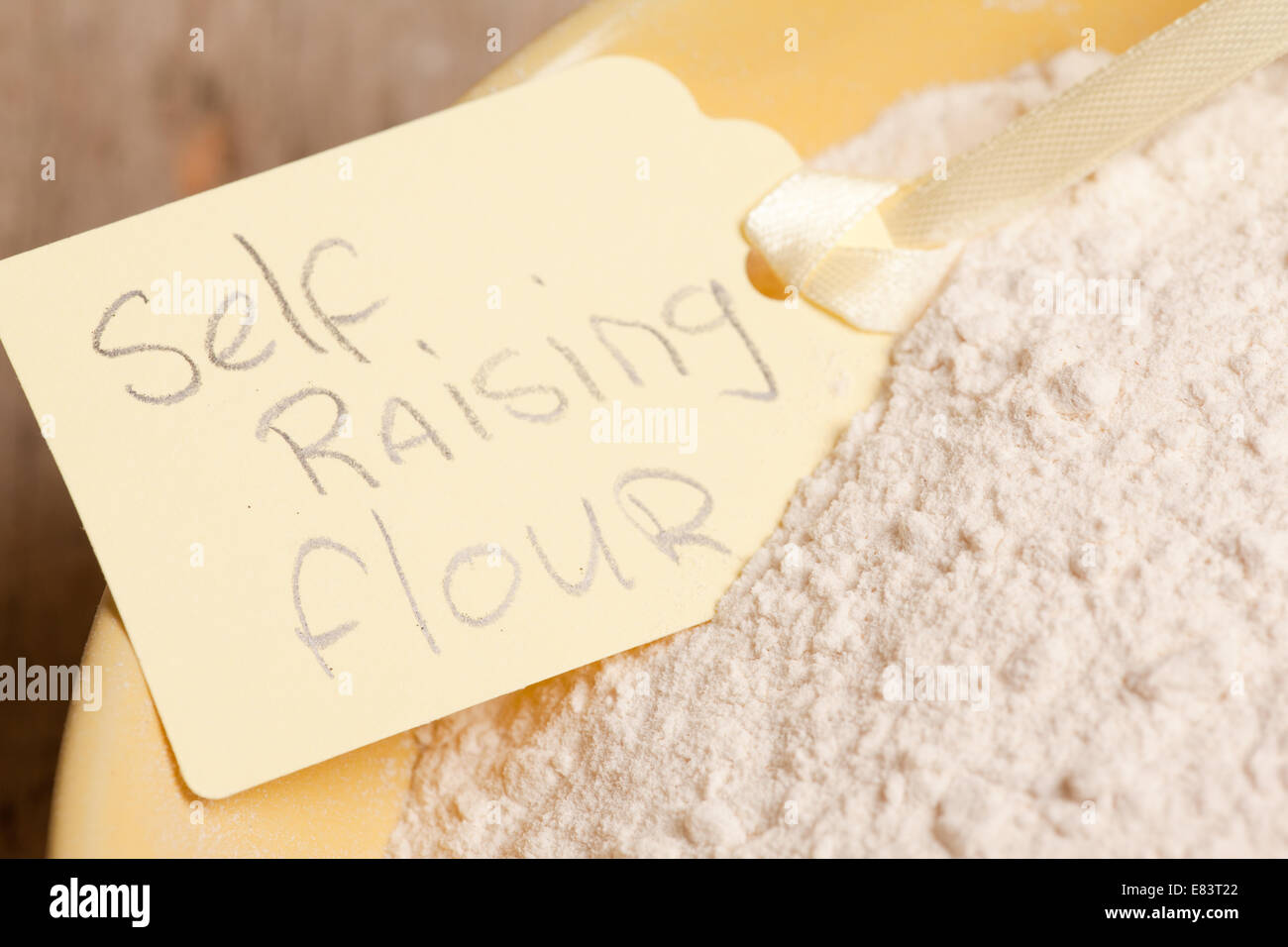 macro picture of self raising flour in yellow bowl Stock Photo - Alamy