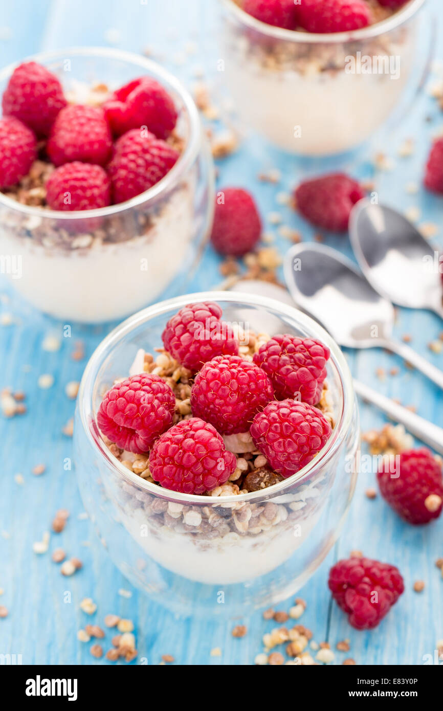 Muesli and yogurt hi-res stock photography and images - Alamy