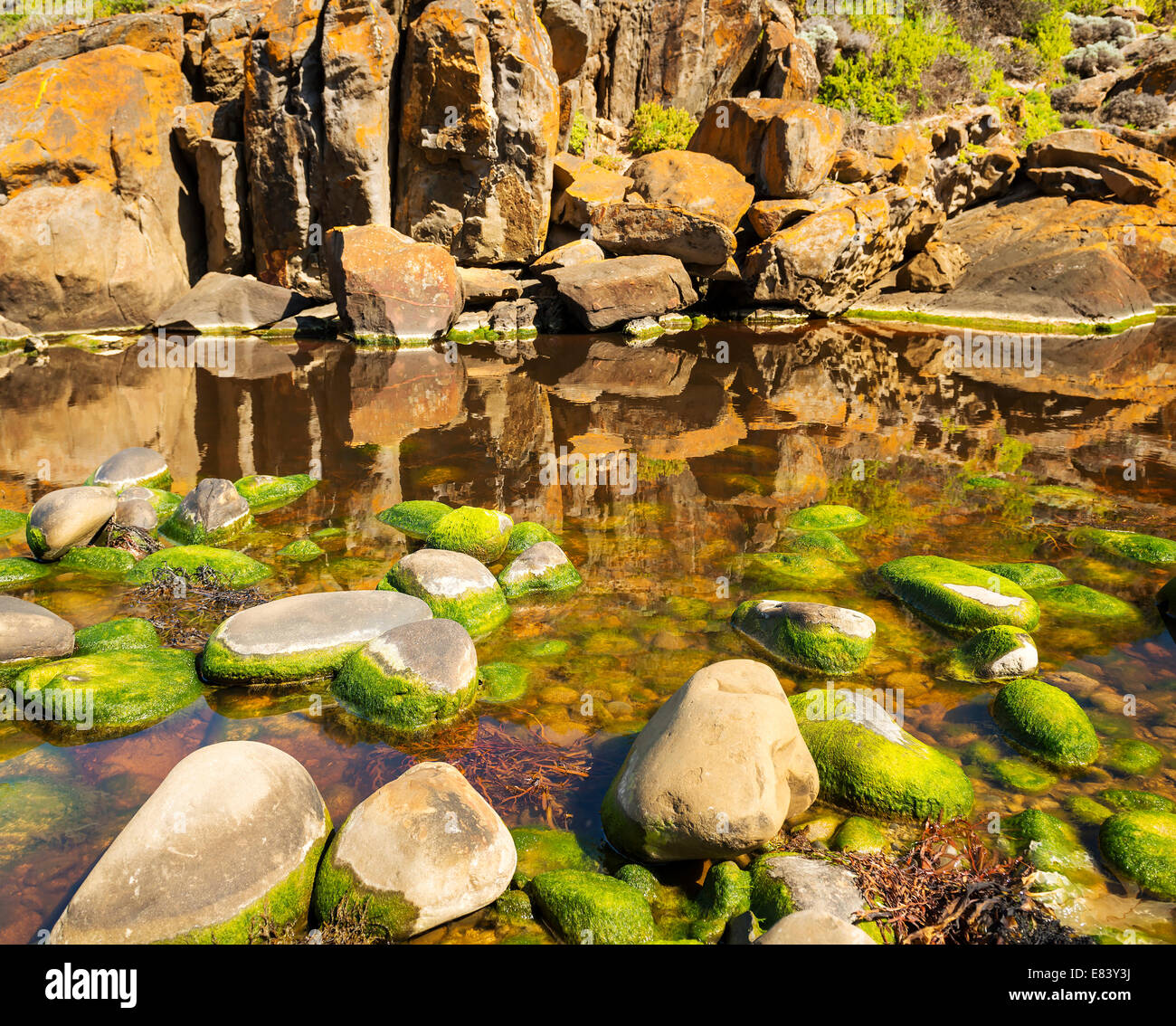 Stones rocks water reflections hi-res stock photography and images - Alamy