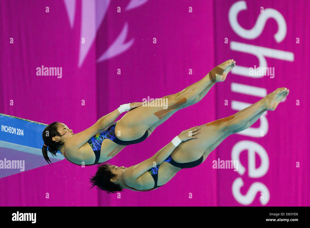 Incheon, South Korea. 30th Sep, 2014. Chen Ruolin (L) and Liu Huixia of ...