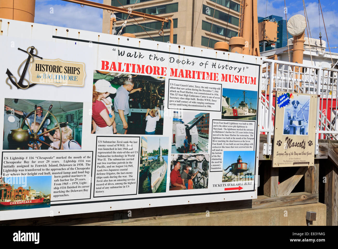 Baltimore harbor light hi-res stock photography and images - Alamy