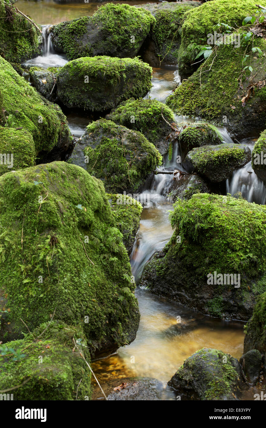 Falling boulders hi-res stock photography and images - Alamy