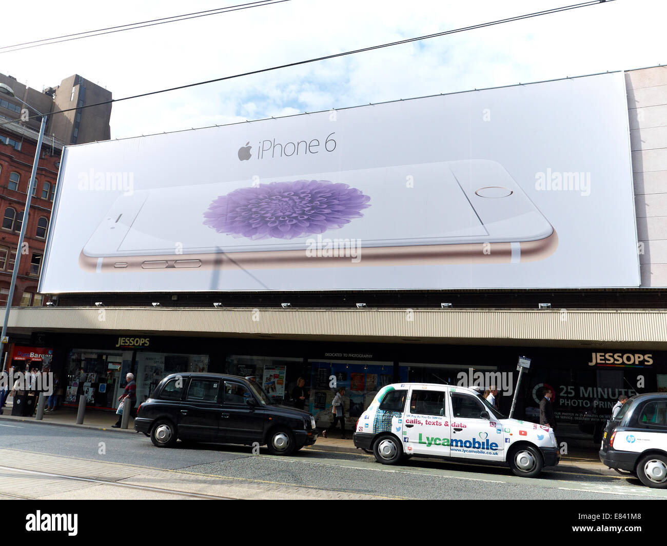 Apple billboard advert hi-res stock photography and images - Alamy