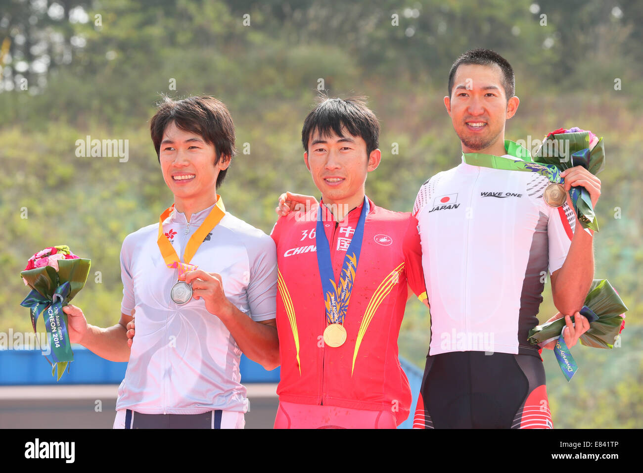 Incheon, South Korea. 30th Sep, 2014. (L-R) Chan Chun Hing (HKG), Wang ...