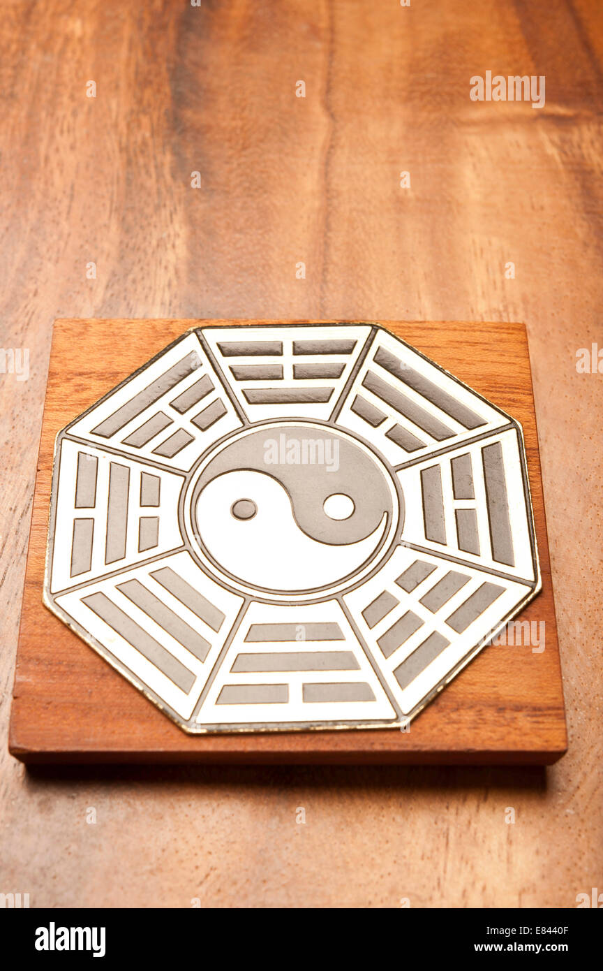 plate with I Ching and yin yang symbol Stock Photo - Alamy