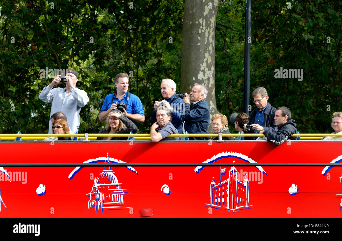 Open top bus photos hi-res stock photography and images - Alamy