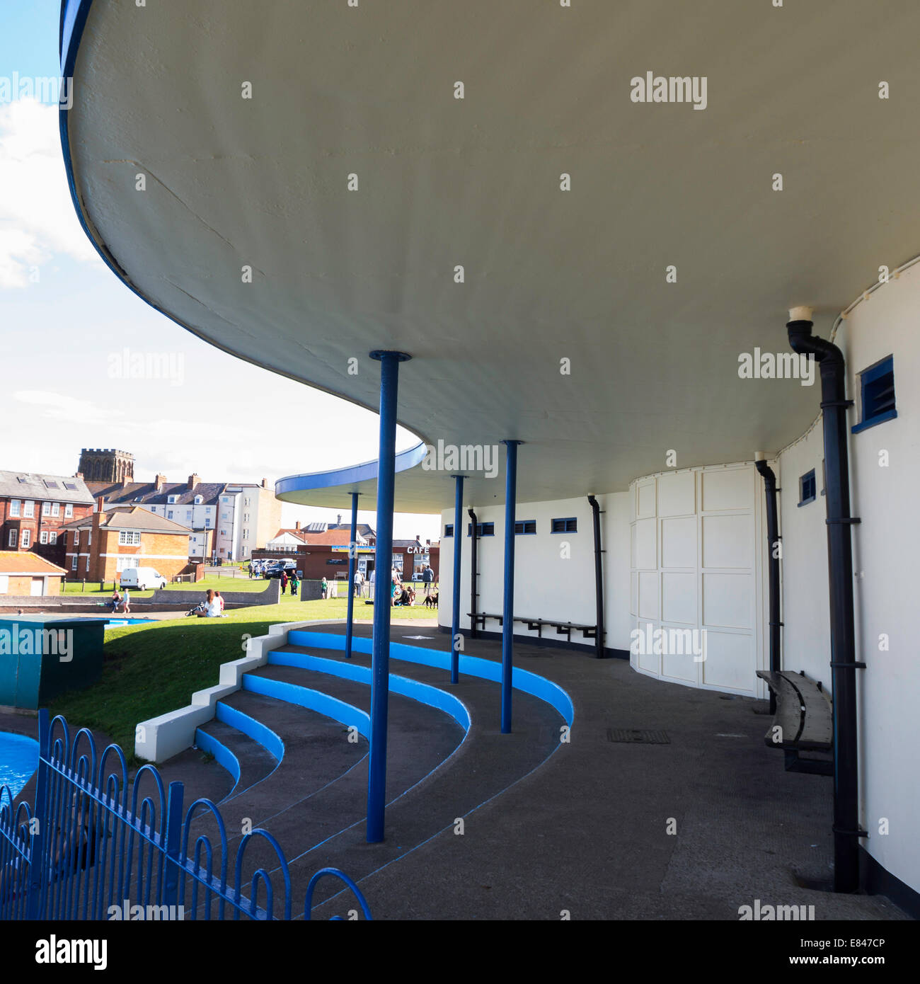 Architecture Art Deco kidney shaped toilet block and paddling pool at ...