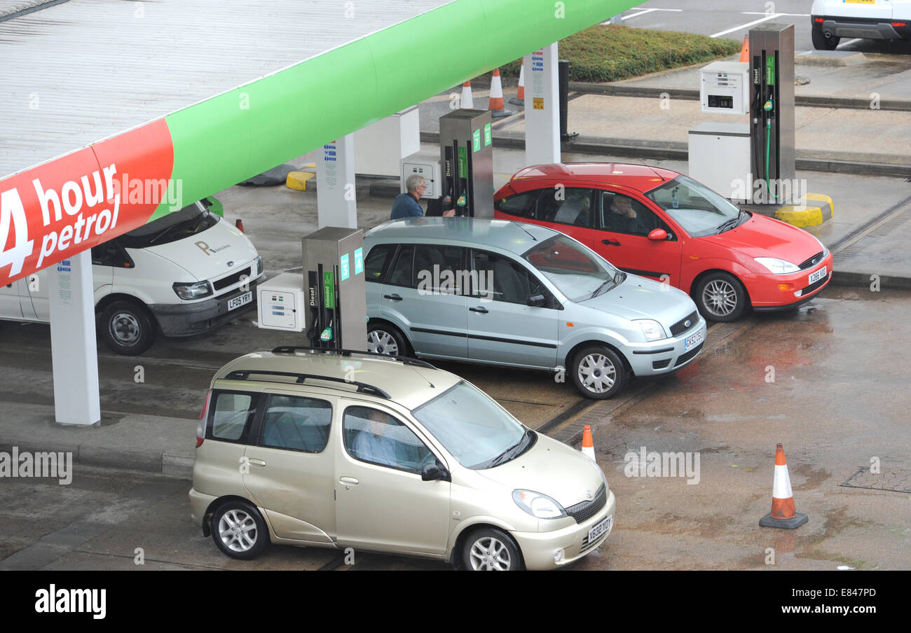 Fill up stations hi-res stock photography and images - Alamy